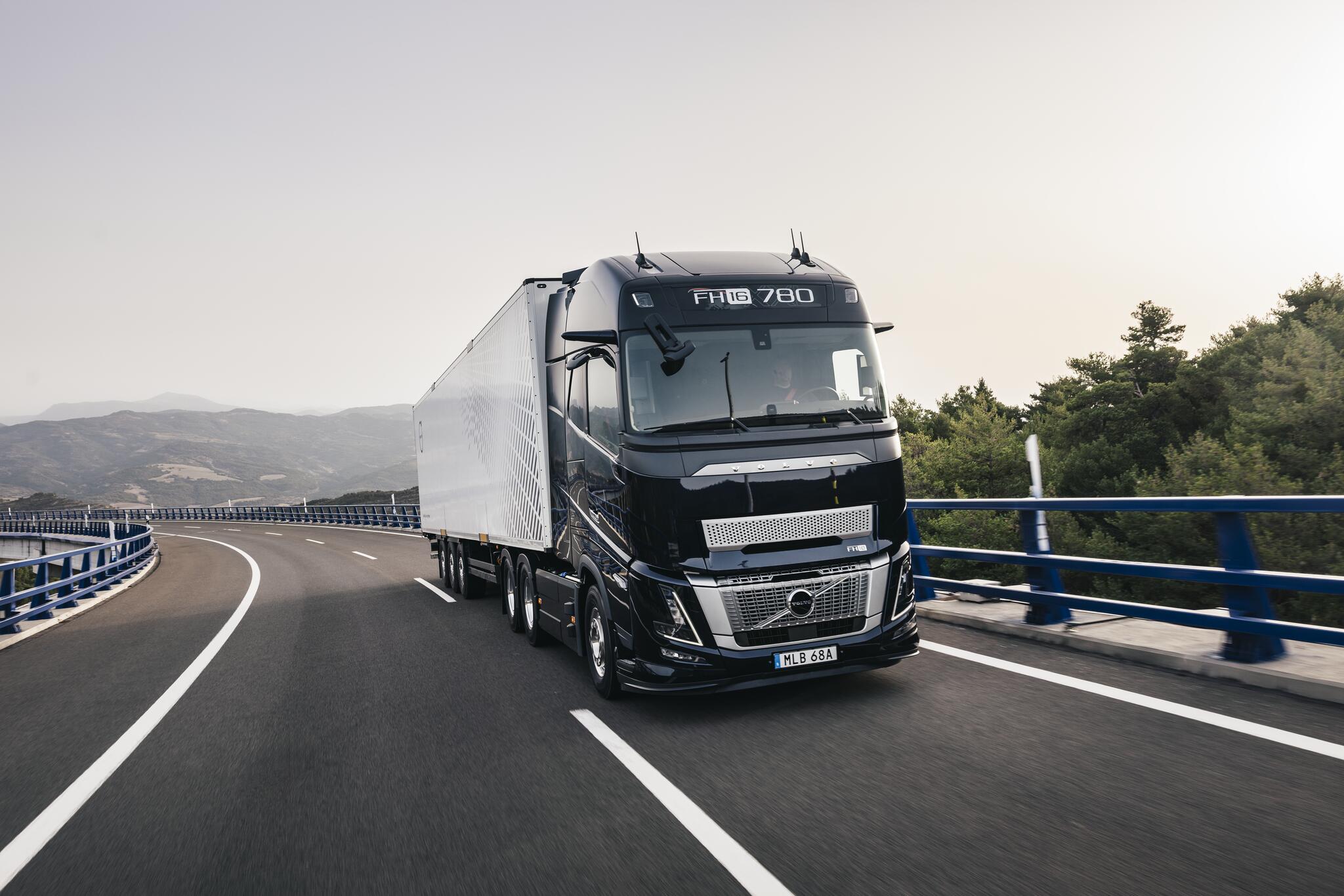 Nový, výkonnejší motor pre model Volvo FH16 poskytuje maximálnu ...